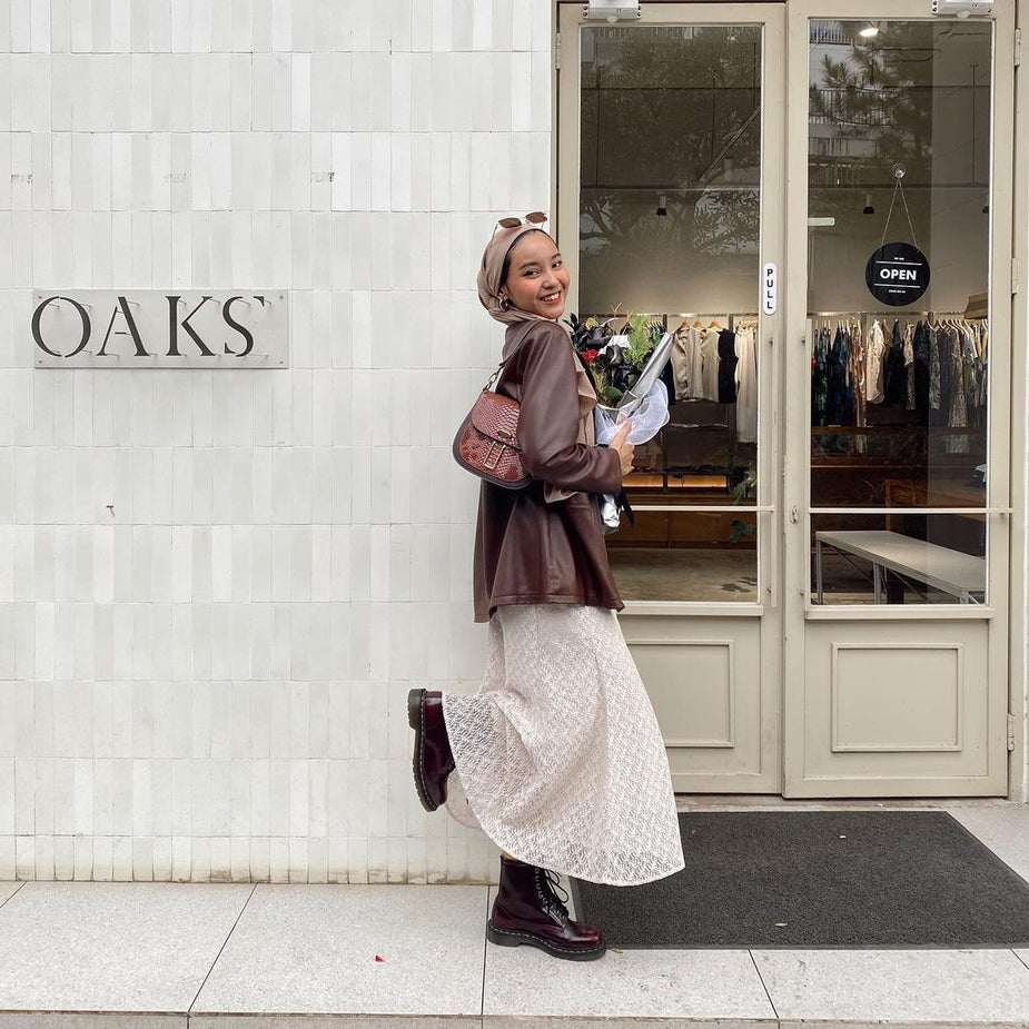 Rok Brokat Leni Leaf Pattern - Styling by Sadrina Octadelya – Bobo Tokyo